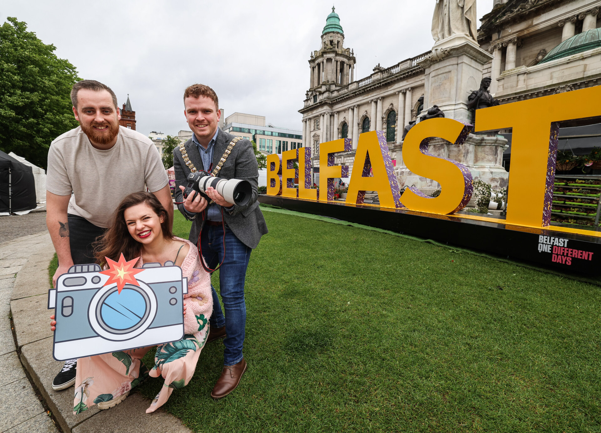 Sign of the Times: Iconic Belfast Sign returns to City Hall for the ...